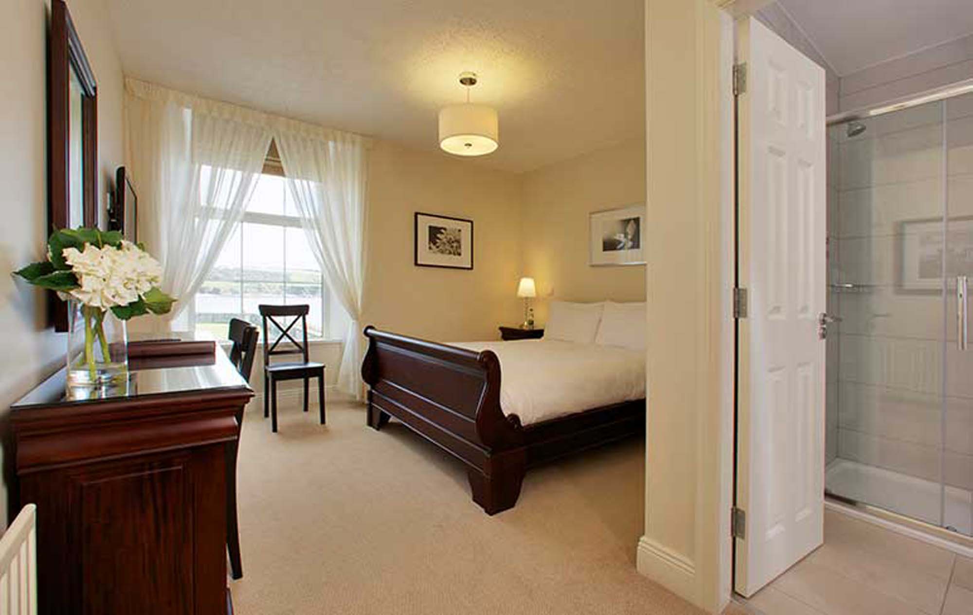 The Walter Raleigh Hotel - Living Youghal